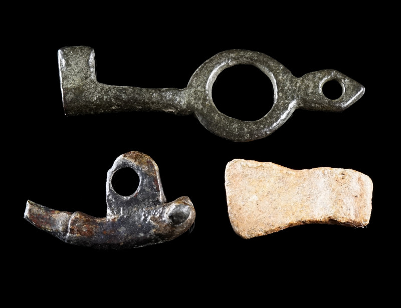 biddr - Numisart, Auction 6, lot 267. A GROUP OF THREE ANCIENT OBJECTS ...